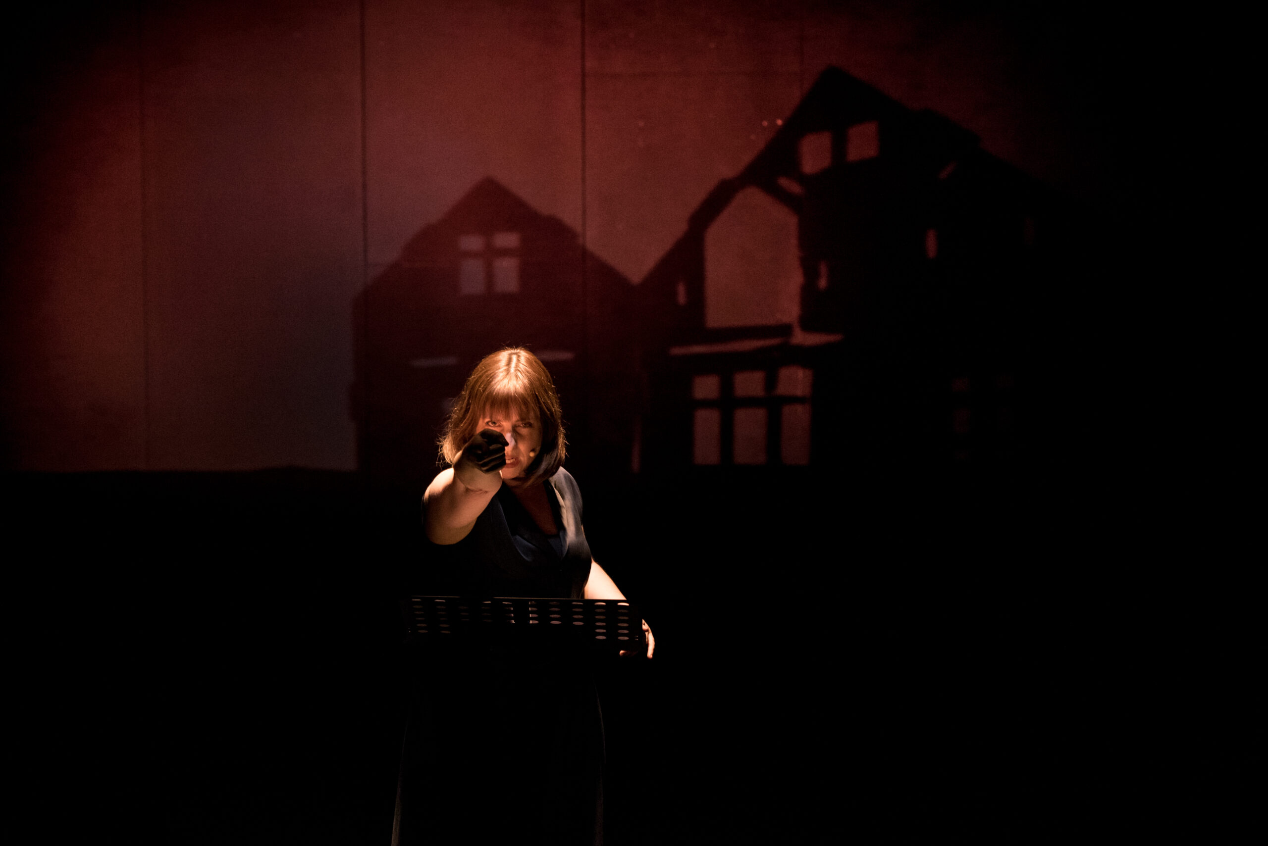 Gerçek ile kurgunun iç içe geçtiği “Yüz Yılın Evi” ENKA Oditoryumu’nda ...